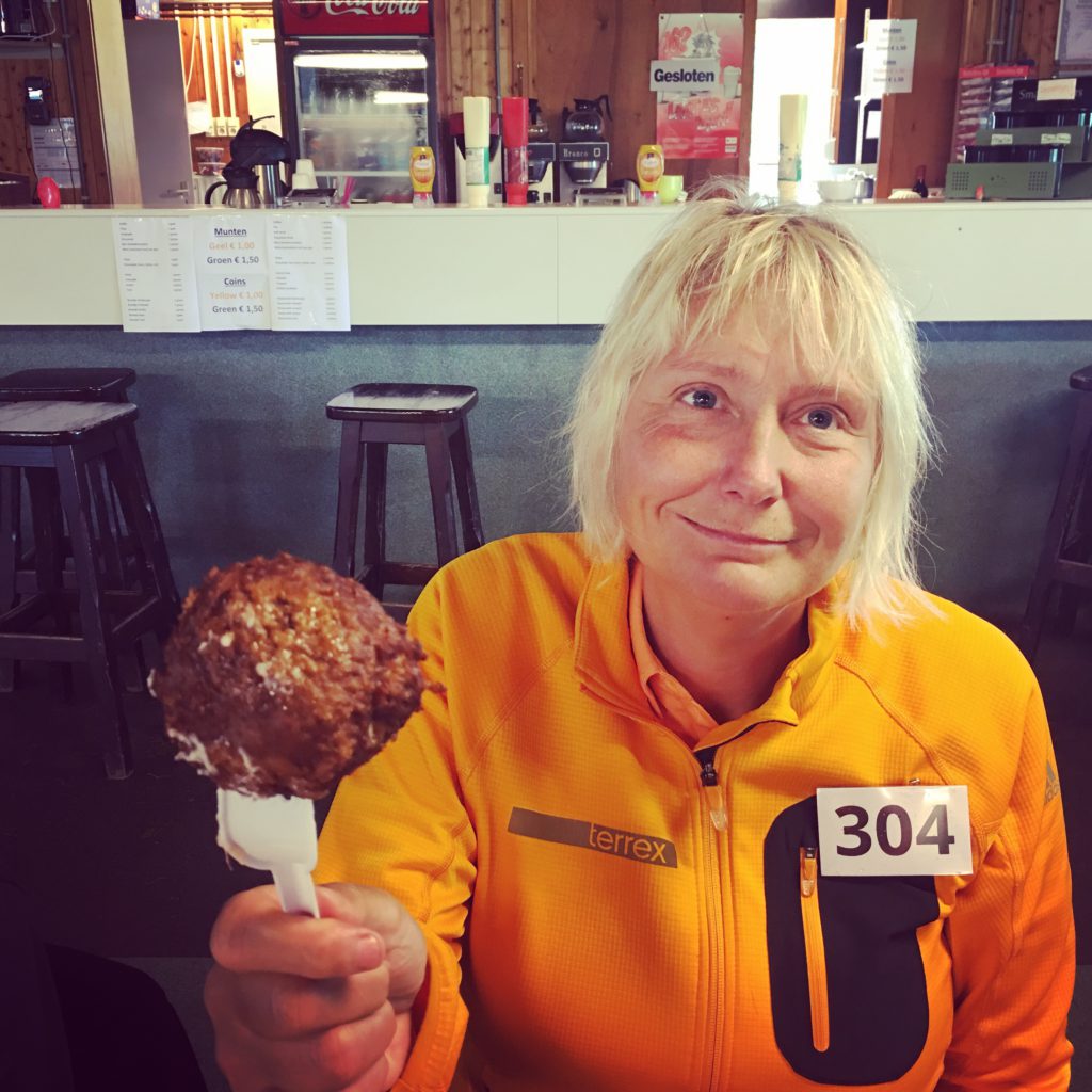 Locka eller hjälpa eller hjälper som hjälper eller stjälper – Maria Brandel